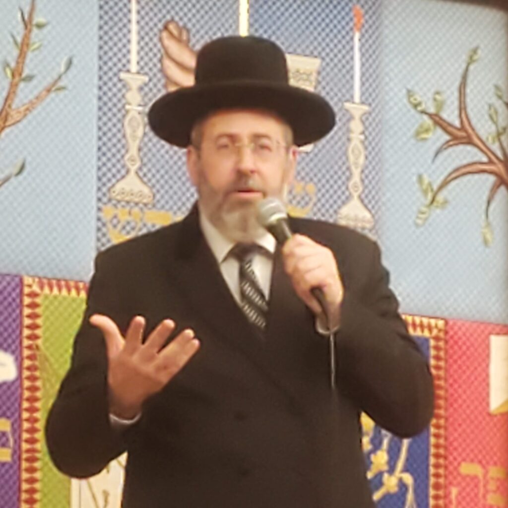 Rabbi David Lau, Ashkenazi Chief Rabbi of Israel addresses a crowd at ...